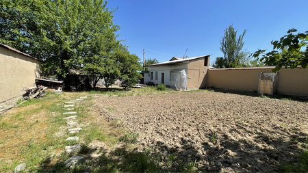 Nazarbek 6 sotx hovli sotiladi
