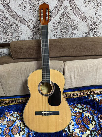 Gitara sotiladi xolati yangi