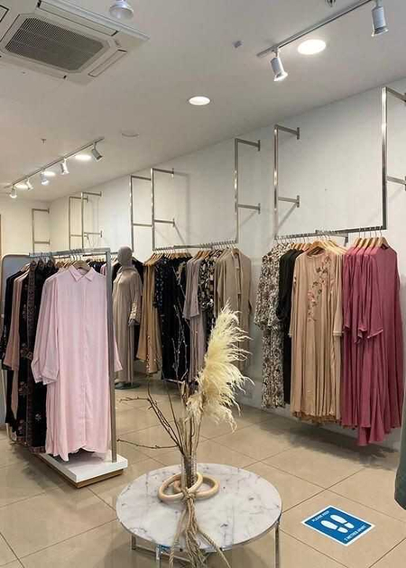 butik uchun stellajlar . osma stellajlar tilla rang ham mavjud.