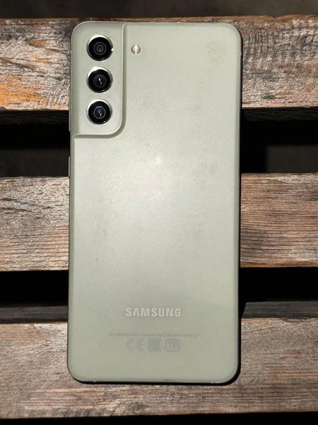 Samsung s21 fe .