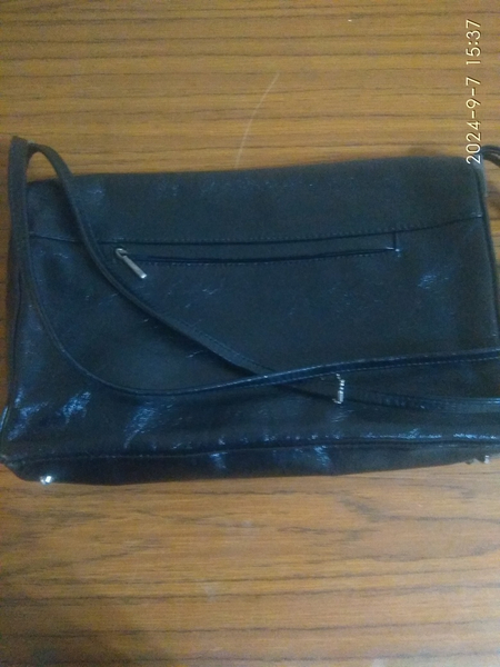 Продаю женскую сумку и клатчи