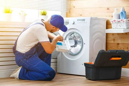 Kiryuvish moshina ustasi Ariston Hotpoint