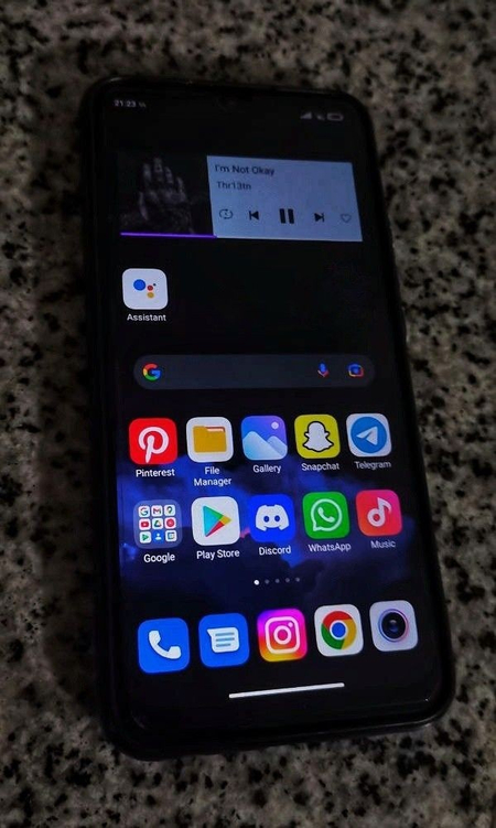 Redmi 9  xotira 4+1/64 sotiladi