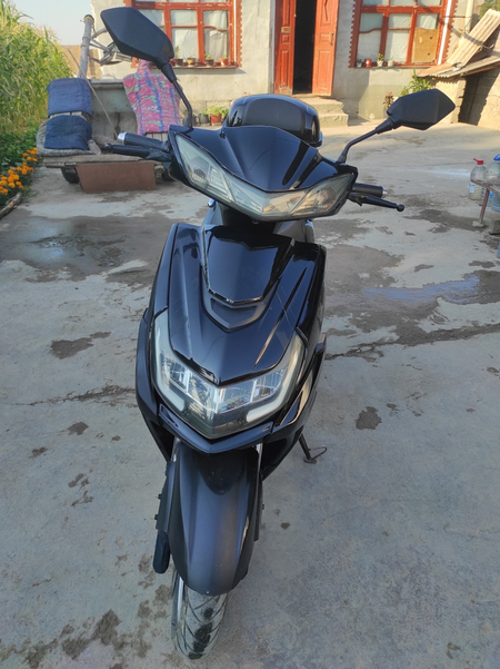 Moto skuter sotiladi