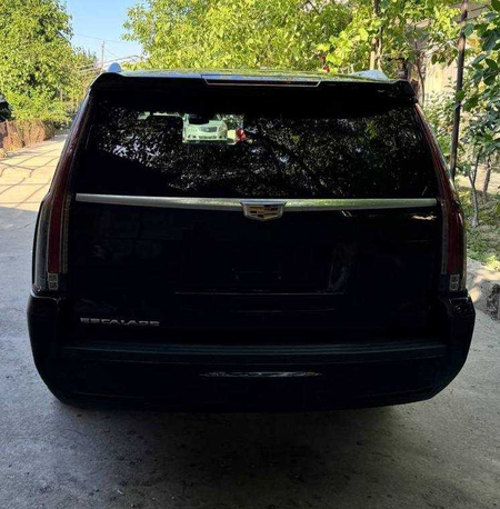 cadillac escalade sotiladi