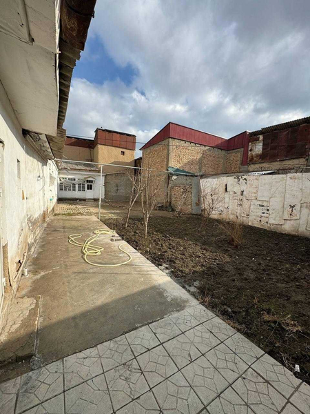 Registon hududida Mehmonxona biznesi uchun hovli sotiladi!