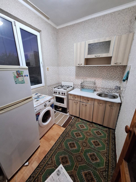 Феруза Продается квартира 2/4/4 балкон 1.5*3