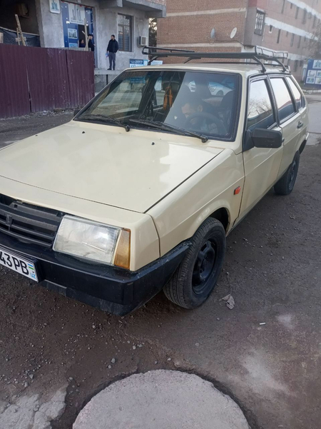 Lada 09 moshinasi sotiladi