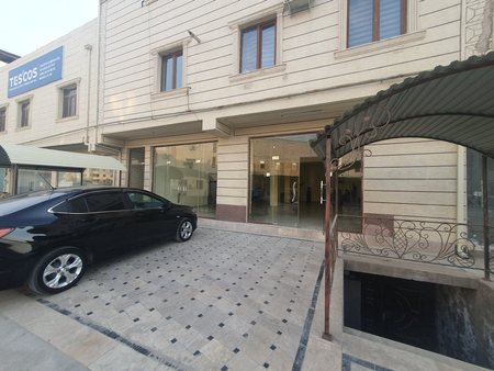 Magazin sotiladi 170 m² + podval