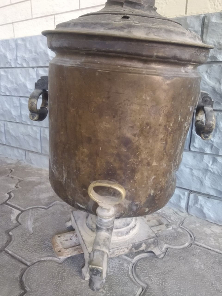Samovar sotiladi qadimiy