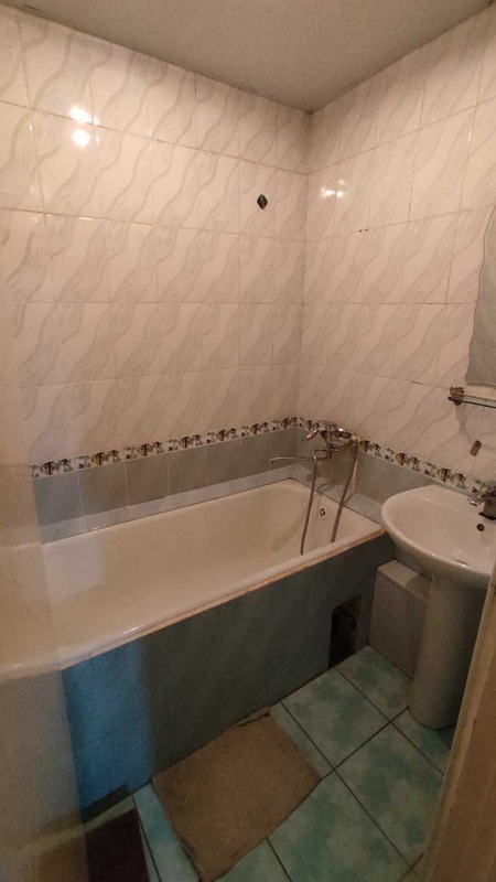 ул. Сайрам, 2/4/9, требует ремонта, 60м2, ор-р напротив 71-школы