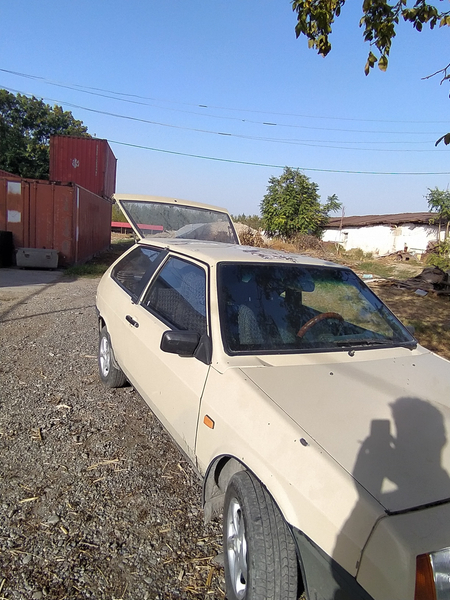 Avto 2108 sotiladi