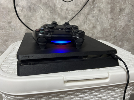 Playstation 4 с играми и джойстиками