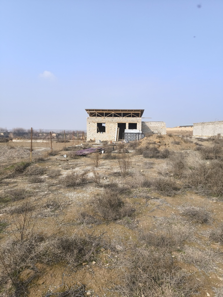 Продам дачу не далеко  от Ташкента на берегу реки.