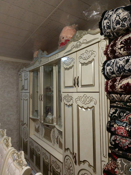 Mehmonxona uchun mebel srochni sotiladi