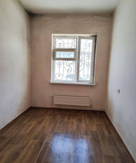 Продаётся 2х комнатная квартира на 1 этаже в 4х этажном доме
