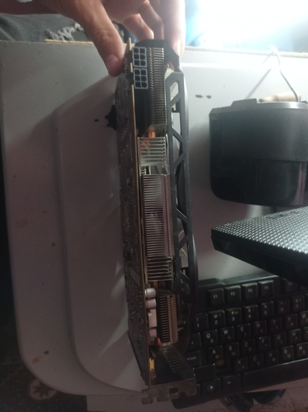 R9 380 video karta igravoy