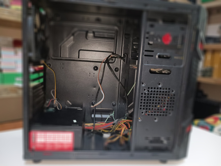 Keys aerocool Midtower 300w blok pitaniya menen
