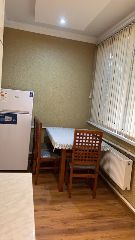 Калининский массивда 2хонали квартира ижарага берилади300$