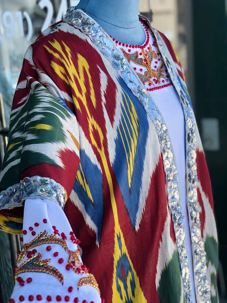 Ko'ylak sotiladi