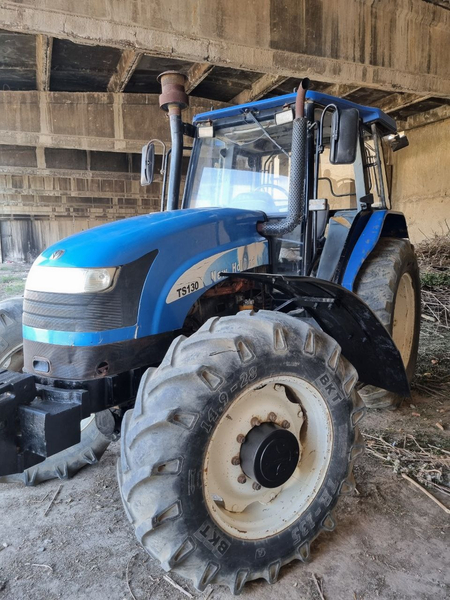 New Holland TS 135