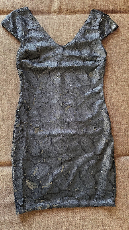 Платье с патейками