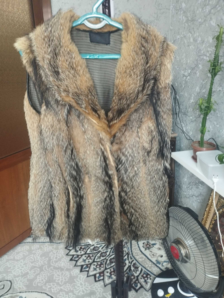 Женский жакет с натуральным мехом