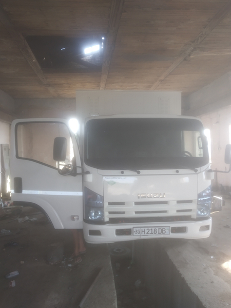 Isuzu avtobus ramaga terilgan2014 yil