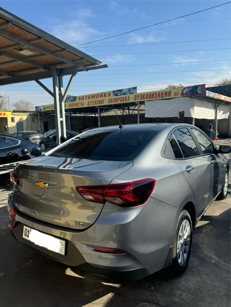 Продаю Chevrolet Onix 2023 год Механика 3 позиция!!! Родная краска