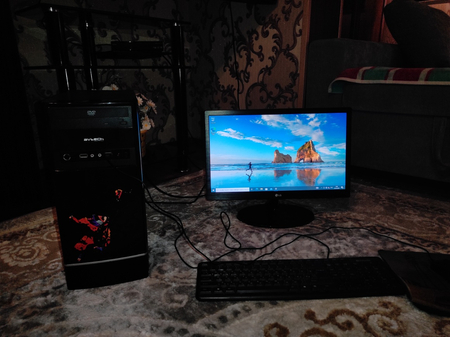 Продаётся компьютер с монитором.