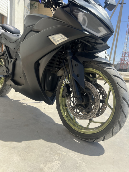 Yamaha R3 replica electonniy