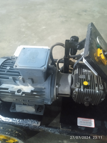 Karcher Omax sotiladi 3 fazali Xolati oʻrtacha 6 oy ishlatilgan