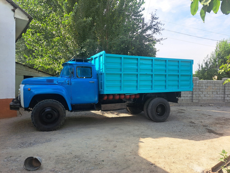 ZIL 130 zudlik bilan sotiladi
