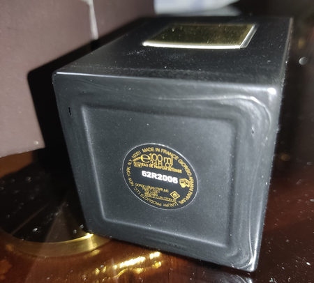 Продам парфюм Armani prive 100ml