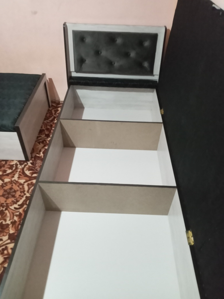 Sifatili matryaldan qilinadi