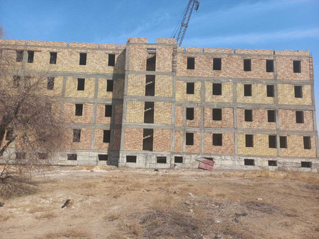 Срочно! Центрда, 4 кабатлы,  2700 кв, имарат сатылады.