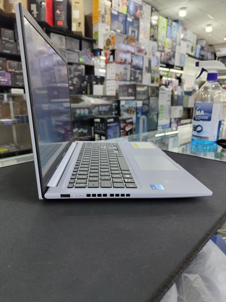 Asus Vivobook 15 (i5-1235U/8/512)