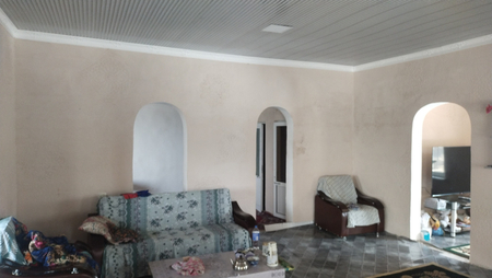 Qurulishi tufallanmagan hovli sotiladi