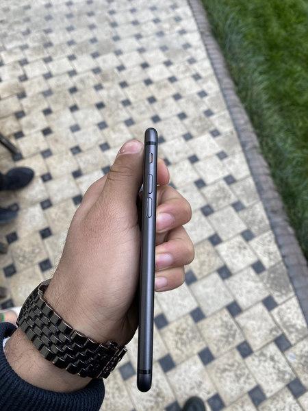 iPhone sotiladi xolati yaxshi aybi yoq .