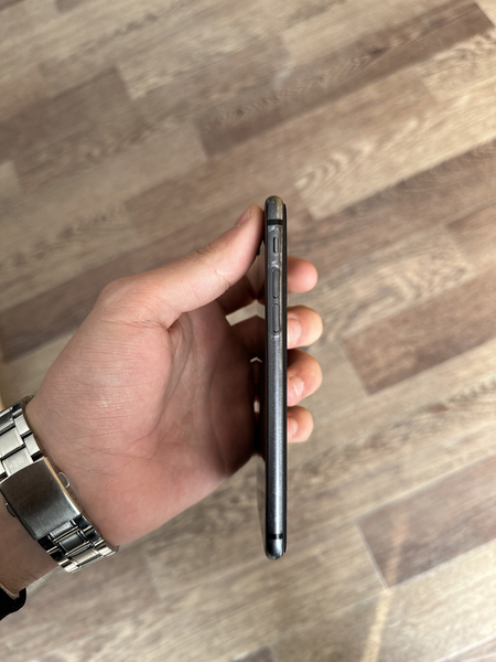 Iphone 8  qora 64gb