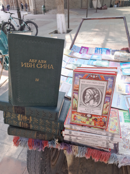 Медицина  китоблари  сотилади