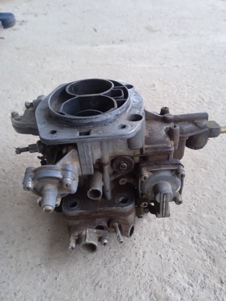 Karbirator sotiladi 600000