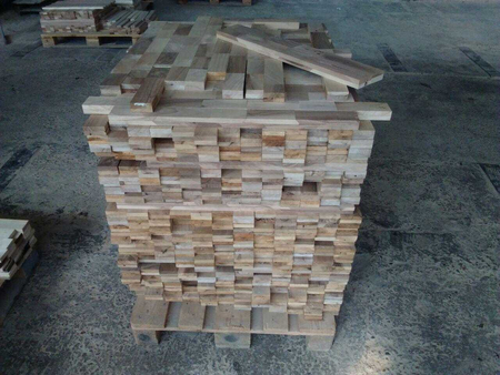 Продам клеенный брус из ореха.