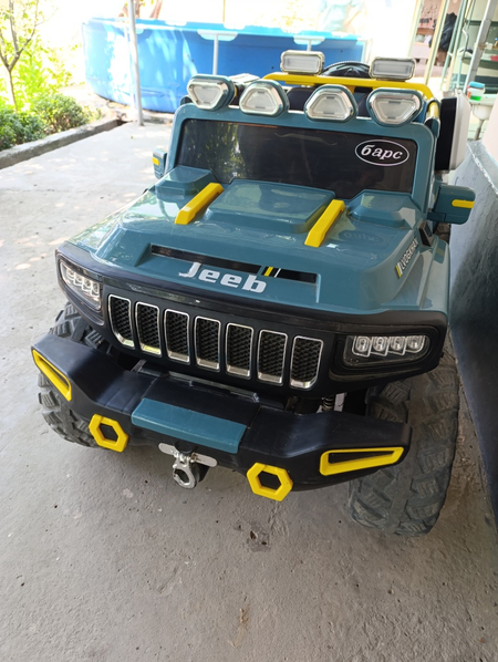 Bolalar mashinasi jeep 4x4
