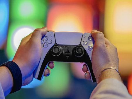 Playstation biznesi sotiladi!