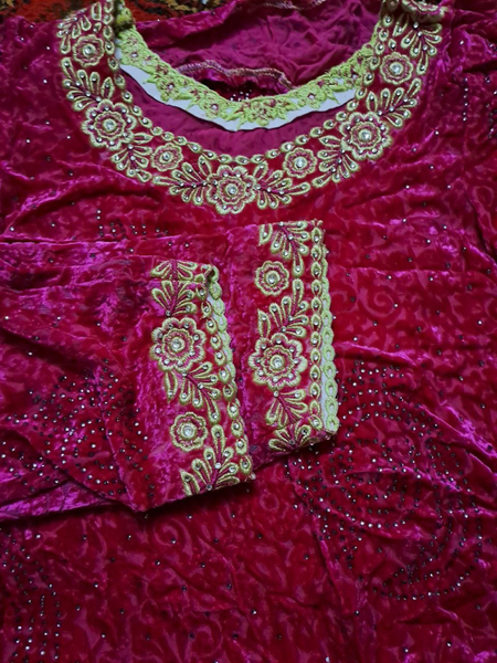 Koʻylak sotiladi