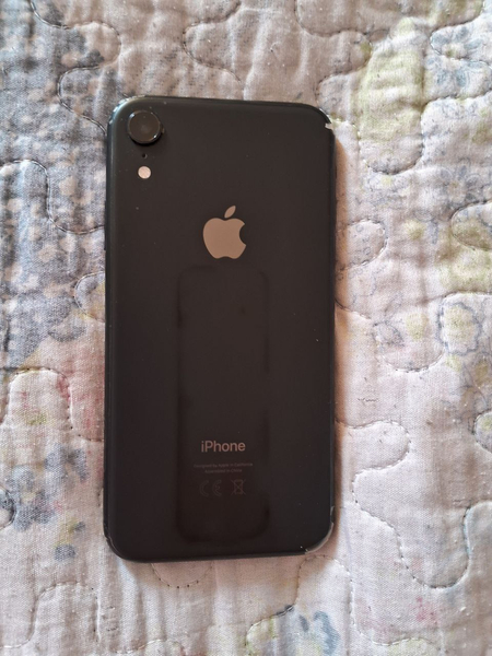 Продается iphone XR в хорошем состоянии