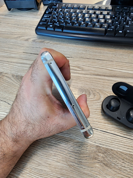 Продам galaxy note 8 и наушники в хорошем состоянии