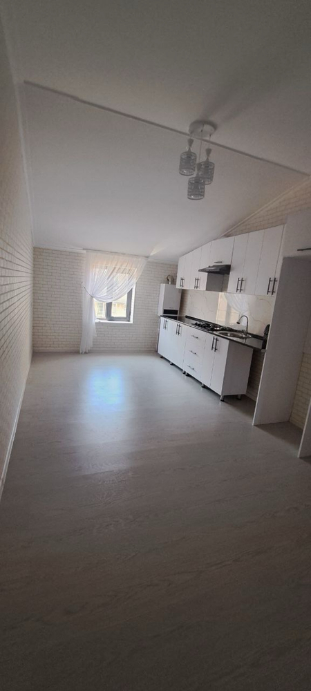 Срочно 3-комнатна 94 m² Эркин Савдо Новостройка без глухой