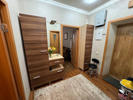 Продаётся 3 Комнатная на Бобура общ пл 72м не торец